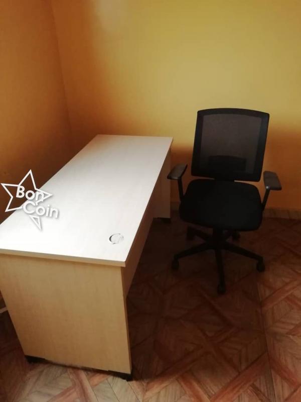TABLE ET CHAISE DE BUREAU , prix 210,000 FCFA - Cameroun, Yaoundé | Boncoin
